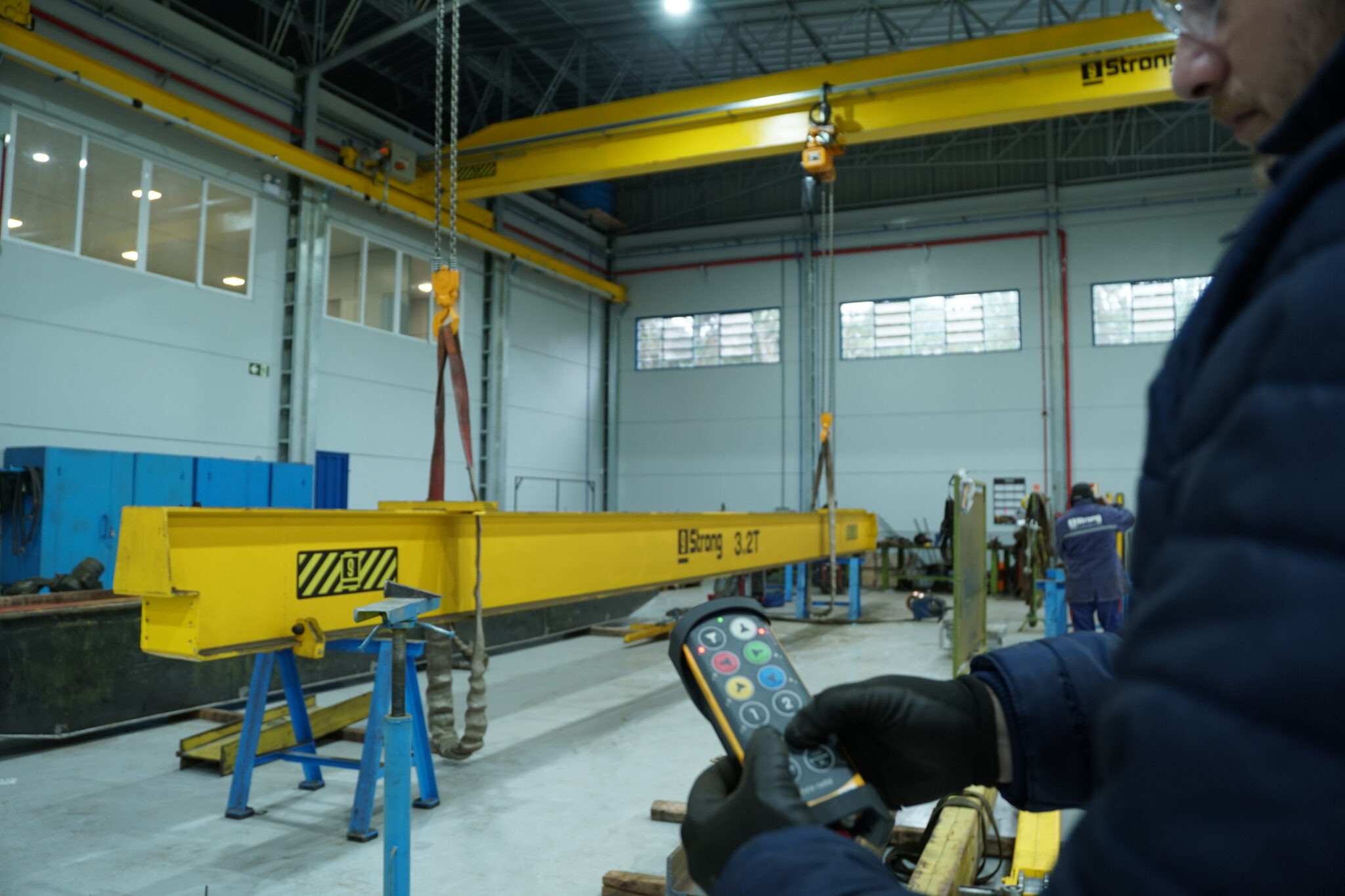 Remote control for tandem crane operations | Tele Radio