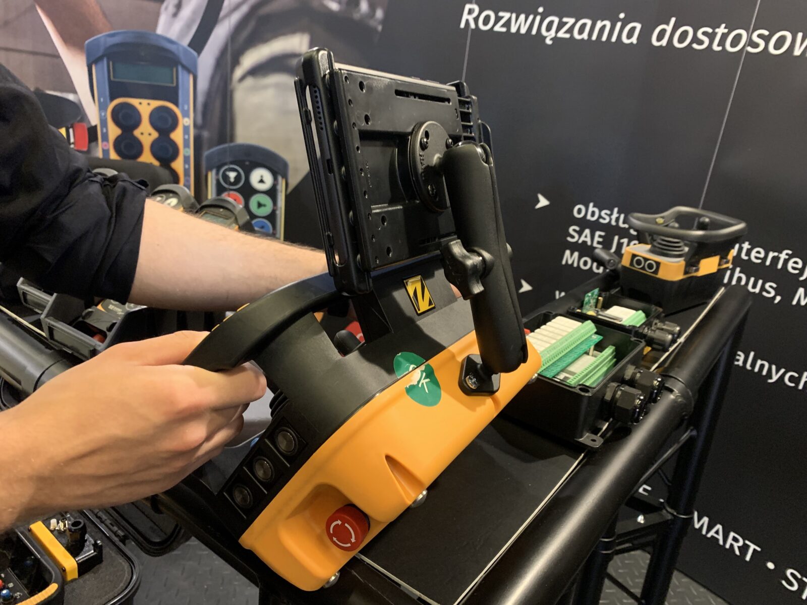 Remote Control for Autonomous Vehicles (AGVs/AMRs) | Tele Radio