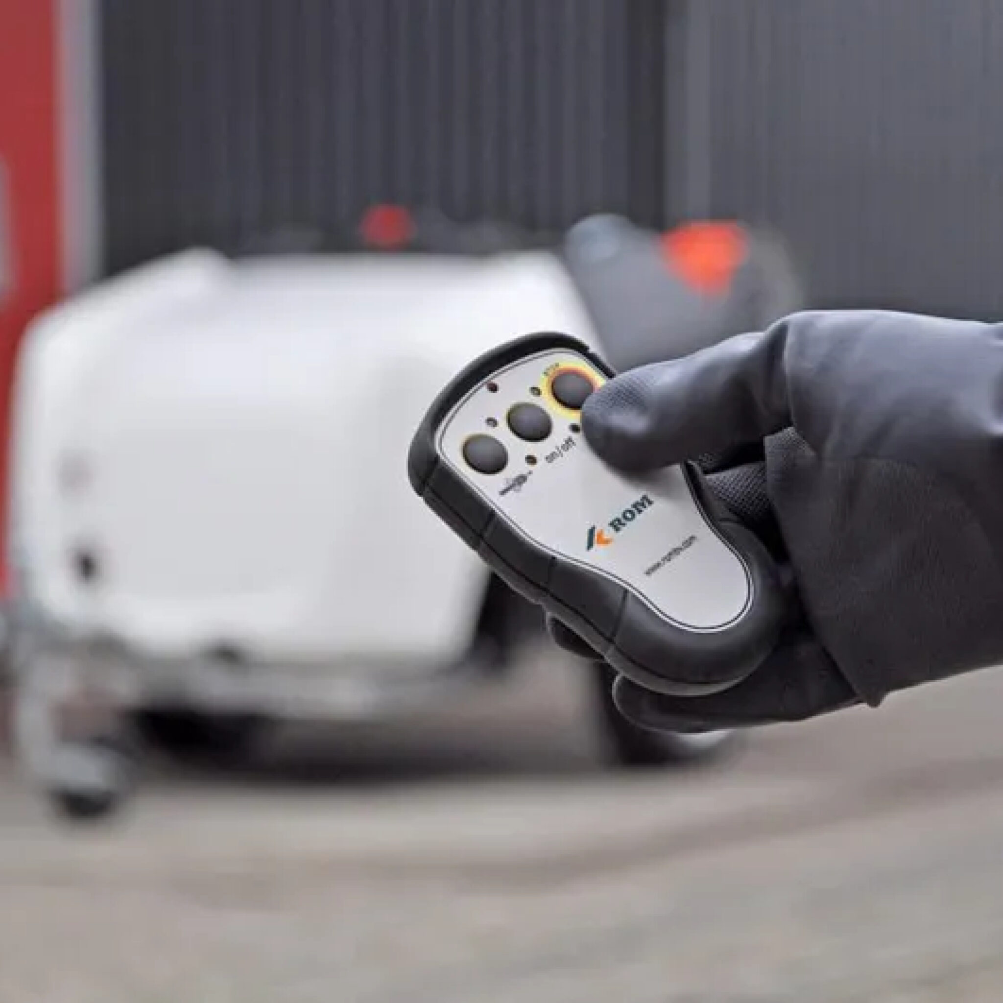 Control remoto para limpieza industrial: ROM BV y Tele Radio | Tele Radio